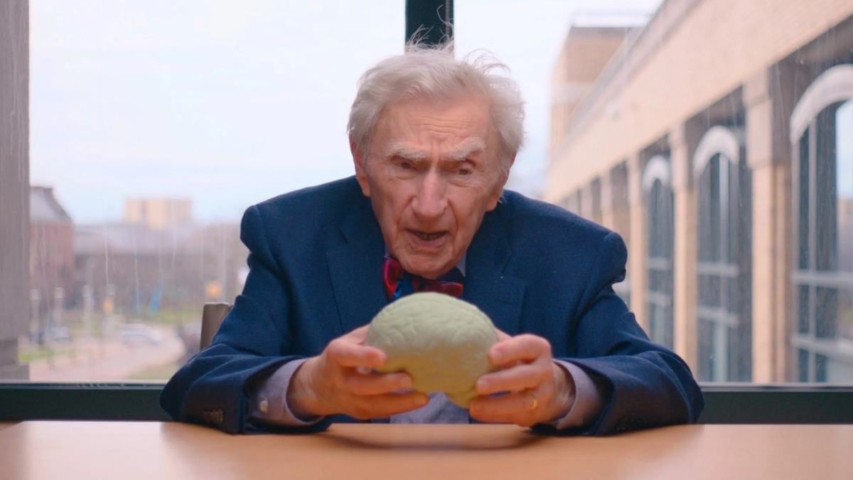 El secreto del neurólogo Howard Tucker, 102 años, para una vida plena ...