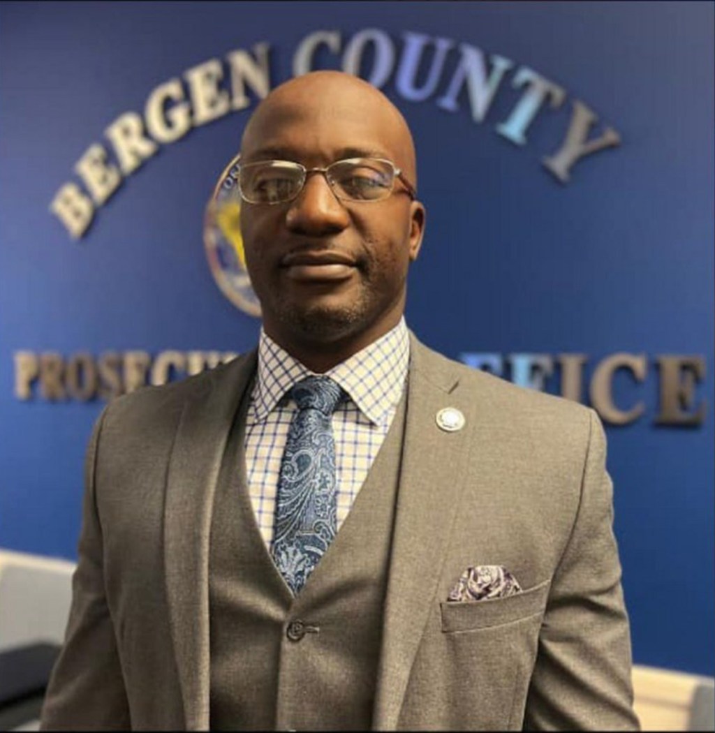 NJ cop stole huge stash of drugs from evidence room and made $600K in ...