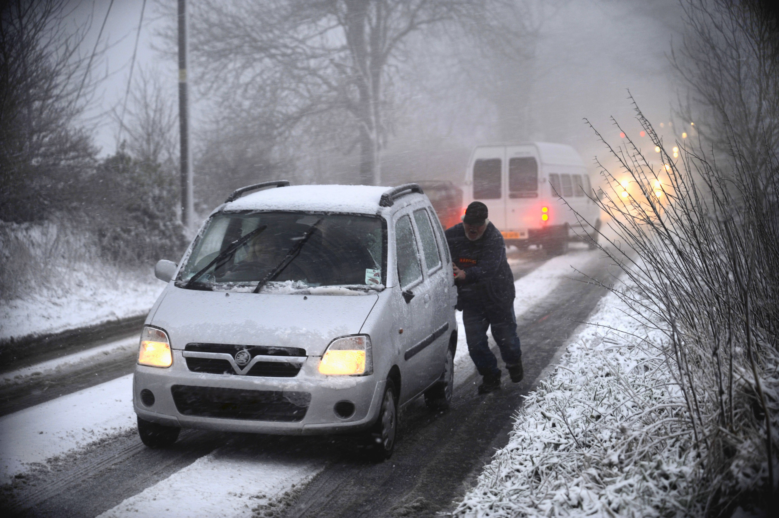 Essential tips for staying safe while driving in snow
