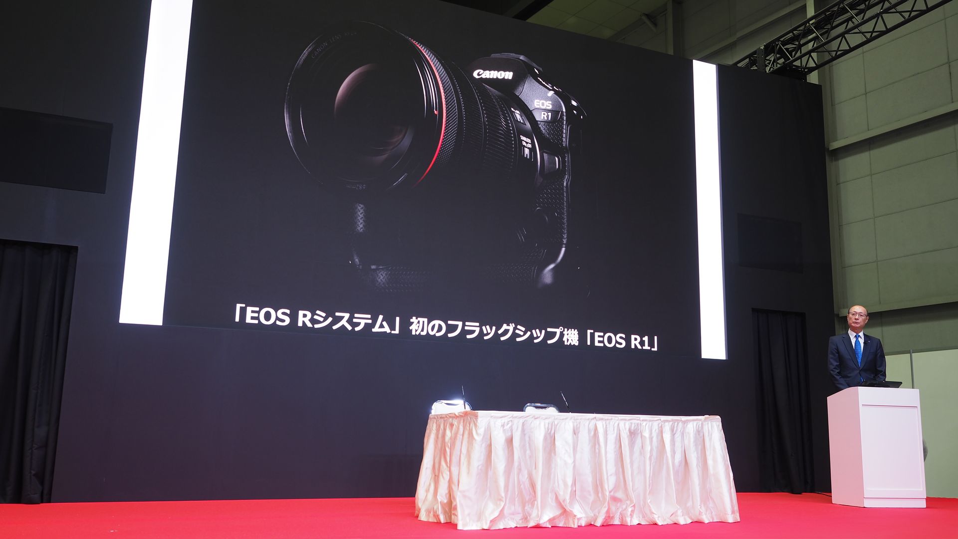 Canon targets a TRILLION yen in sales, "overwhelming number one share"