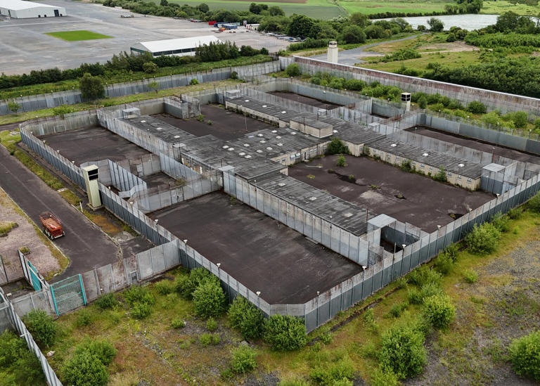 IRA Prisoner Escapes Maze Prison Disguised as a Priest - On This Day in ...