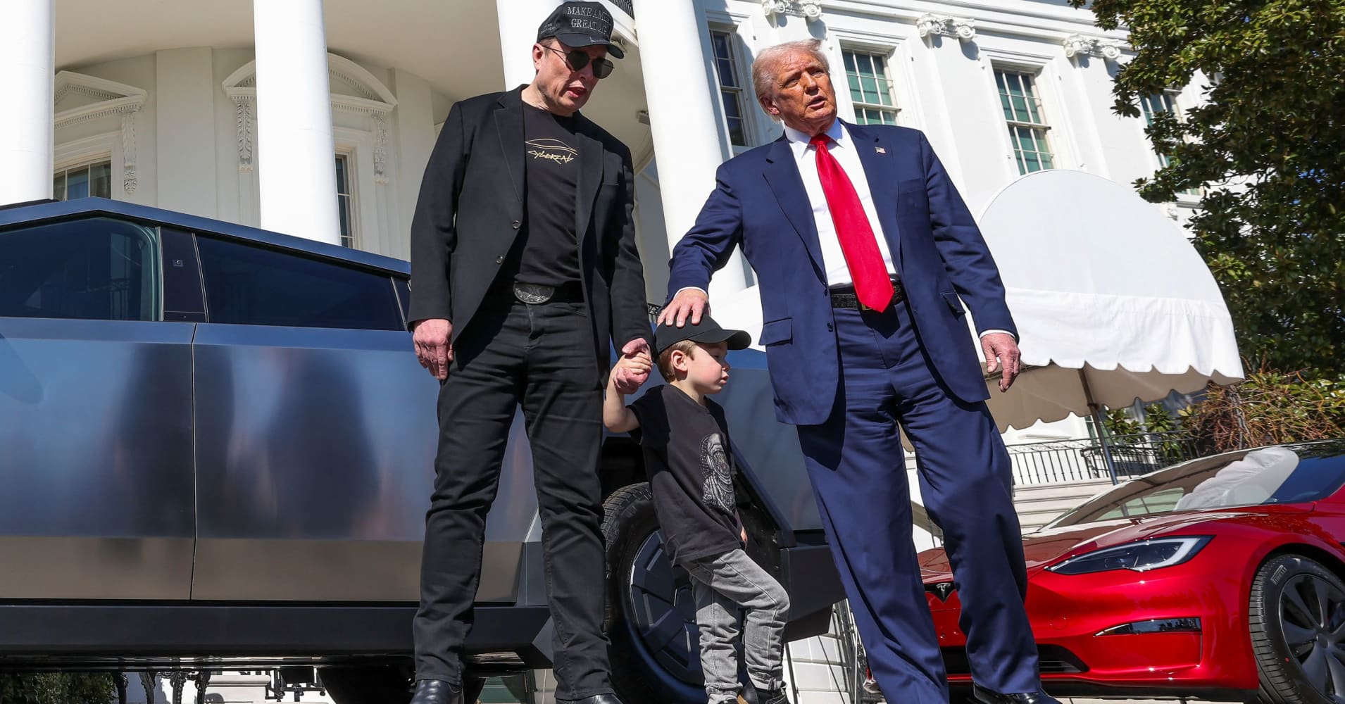 Tesla investor survey shows 85% believe Elon Musk's politics are having ...