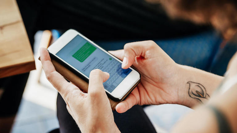 FBI Warns iPhone, Android Users To Delete These Texts Immediately FBI Warns iPhone, Android Users To Delete These Texts Immediately