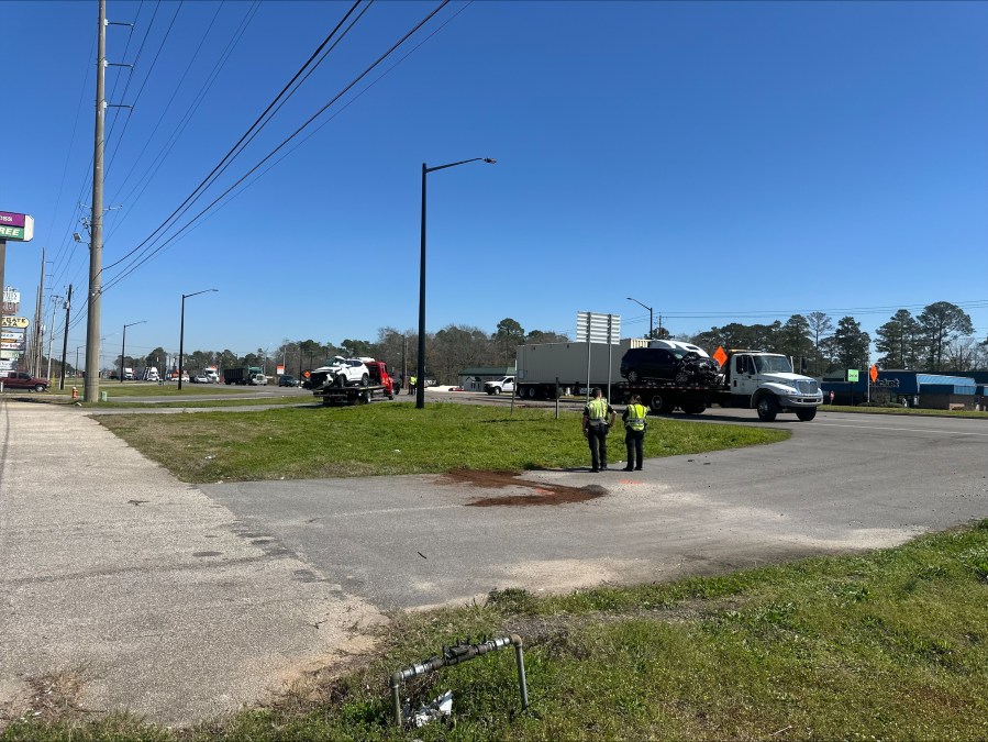 Woman killed in crash with Dothan police car