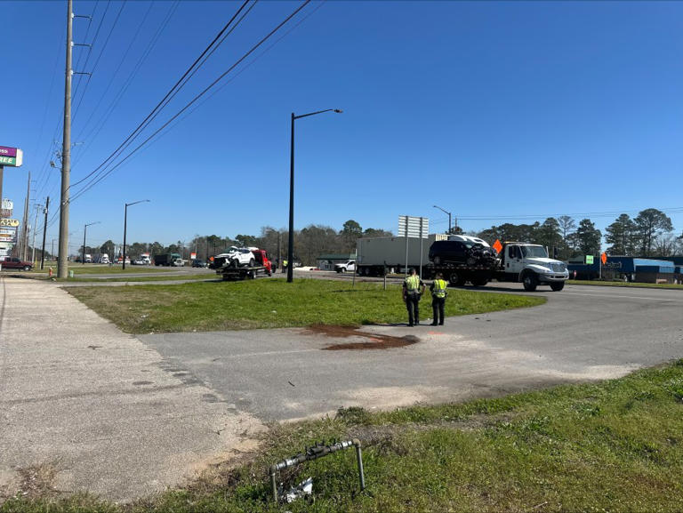 Woman killed in crash with Dothan police car