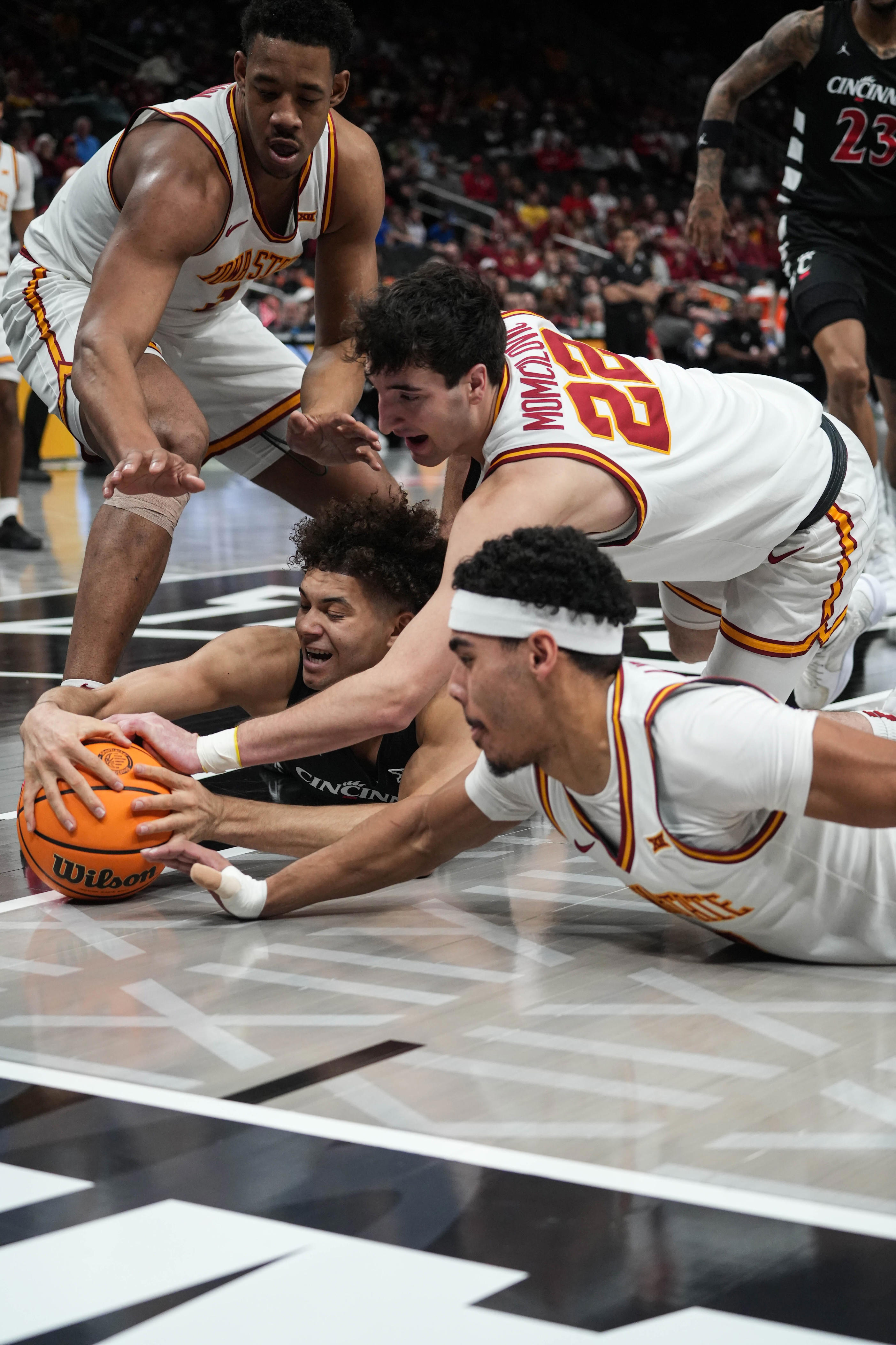 Big 12 tournament: Cincinnati Bearcats lose to defending champion Iowa ...