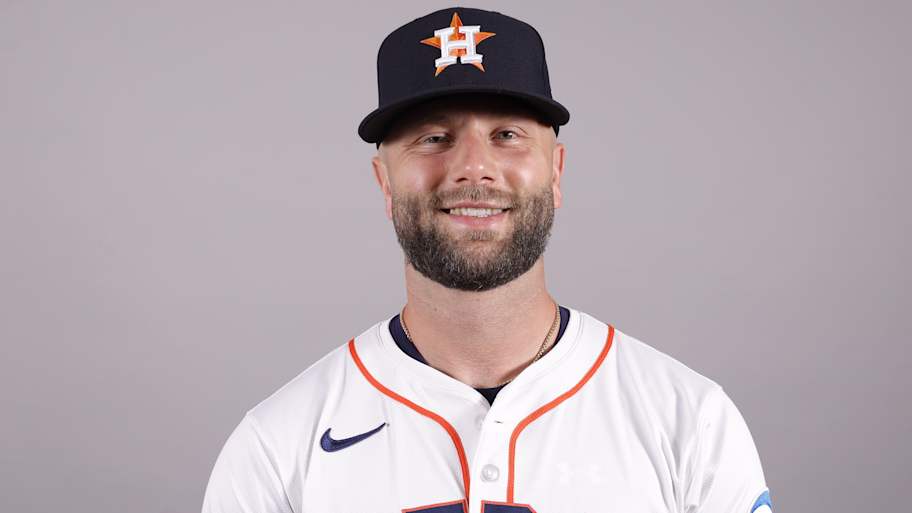 Houston Astros Gold Glove First Baseman Voted as Underrated by His Peers