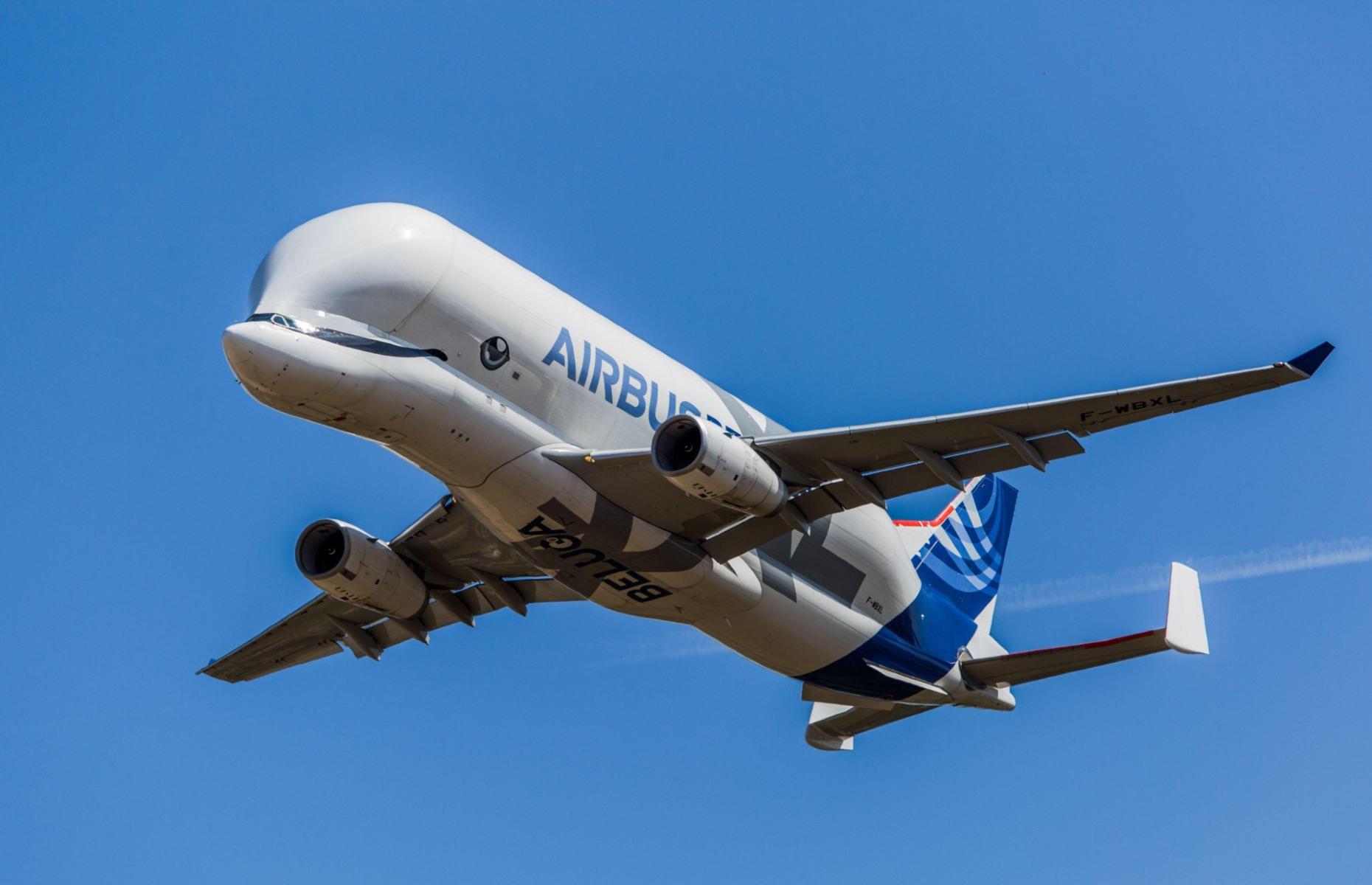 Enormous planes that seem to defy the laws of aeronautics