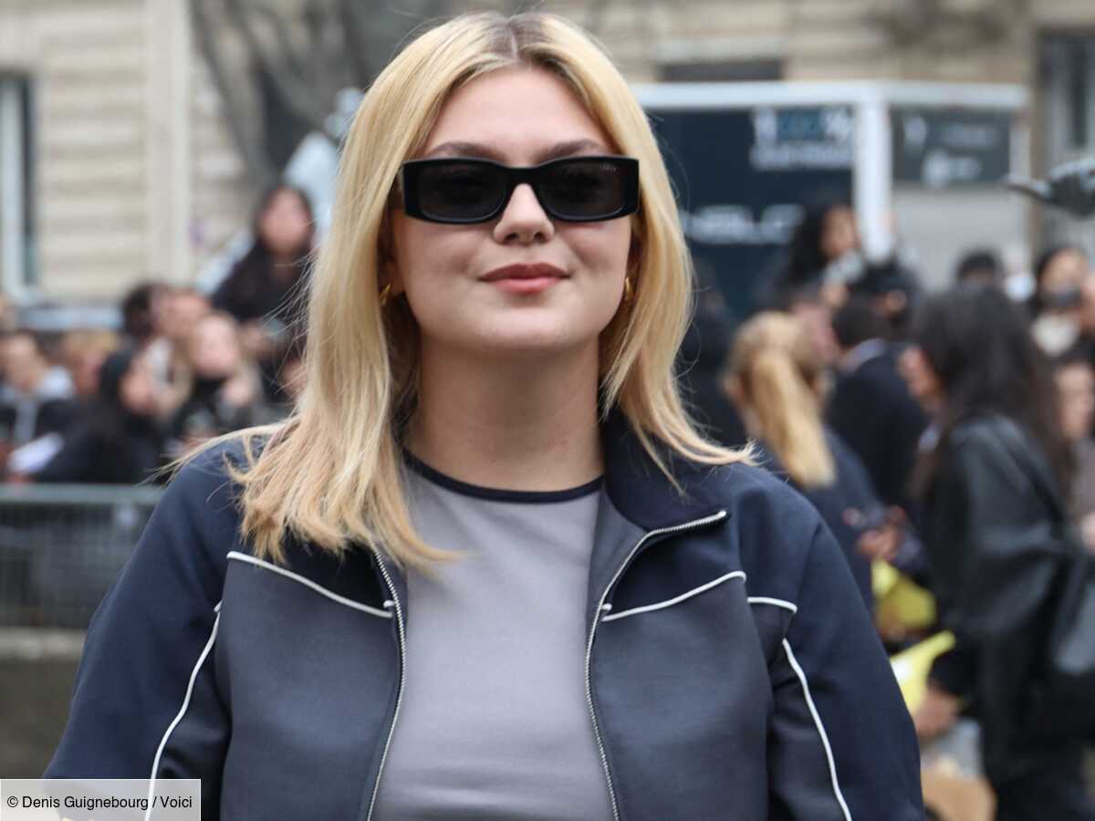 Louane : resplendissante en mini short et bottes motardes chez Miu Miu ...