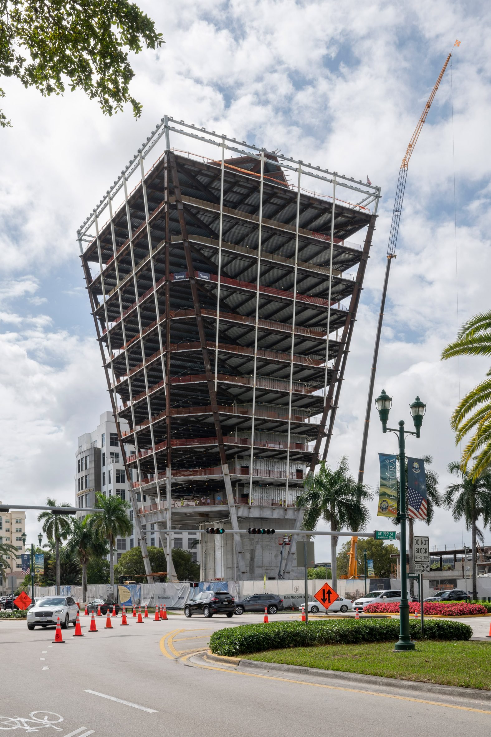 Office building made of "interlocking prisms" by Foster + Partners tops ...