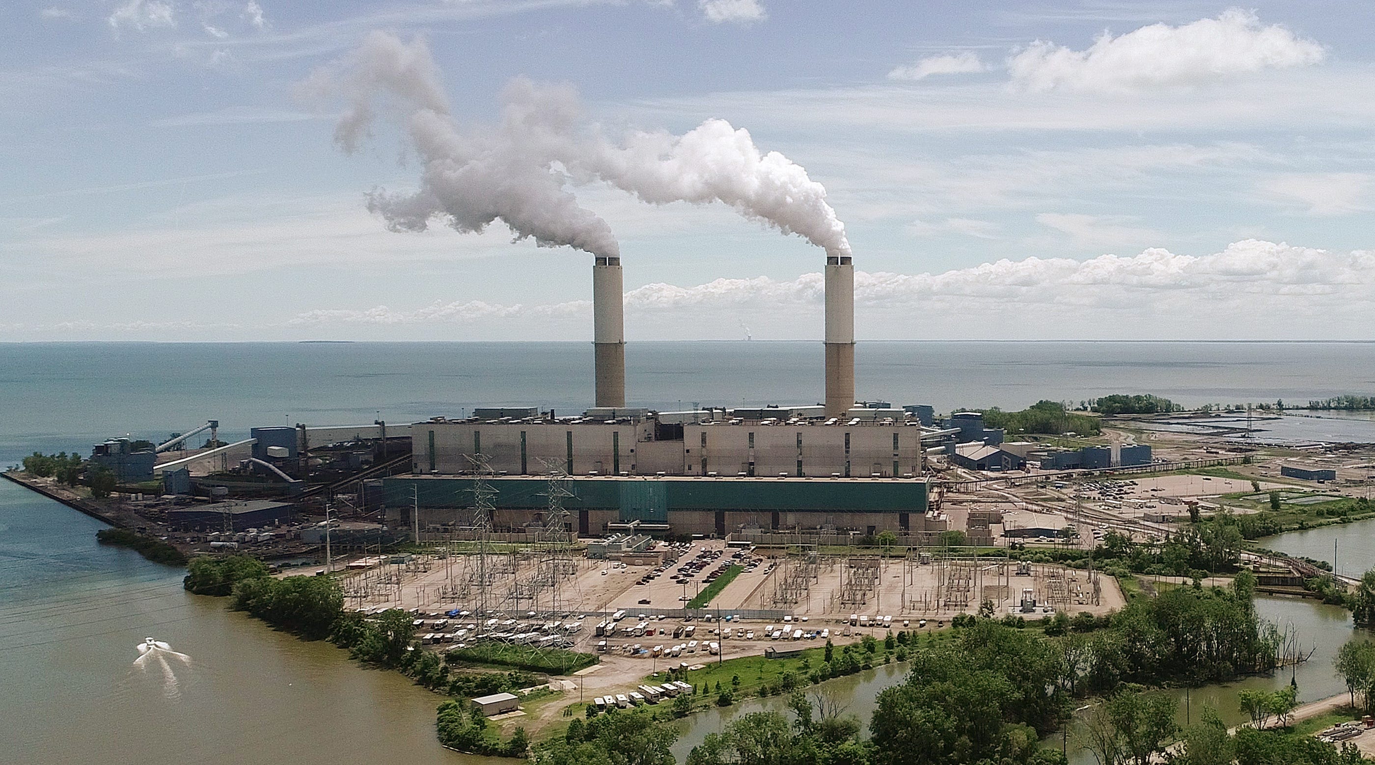 EPA to roll back regulations on power plant emissions, tailpipe pollution