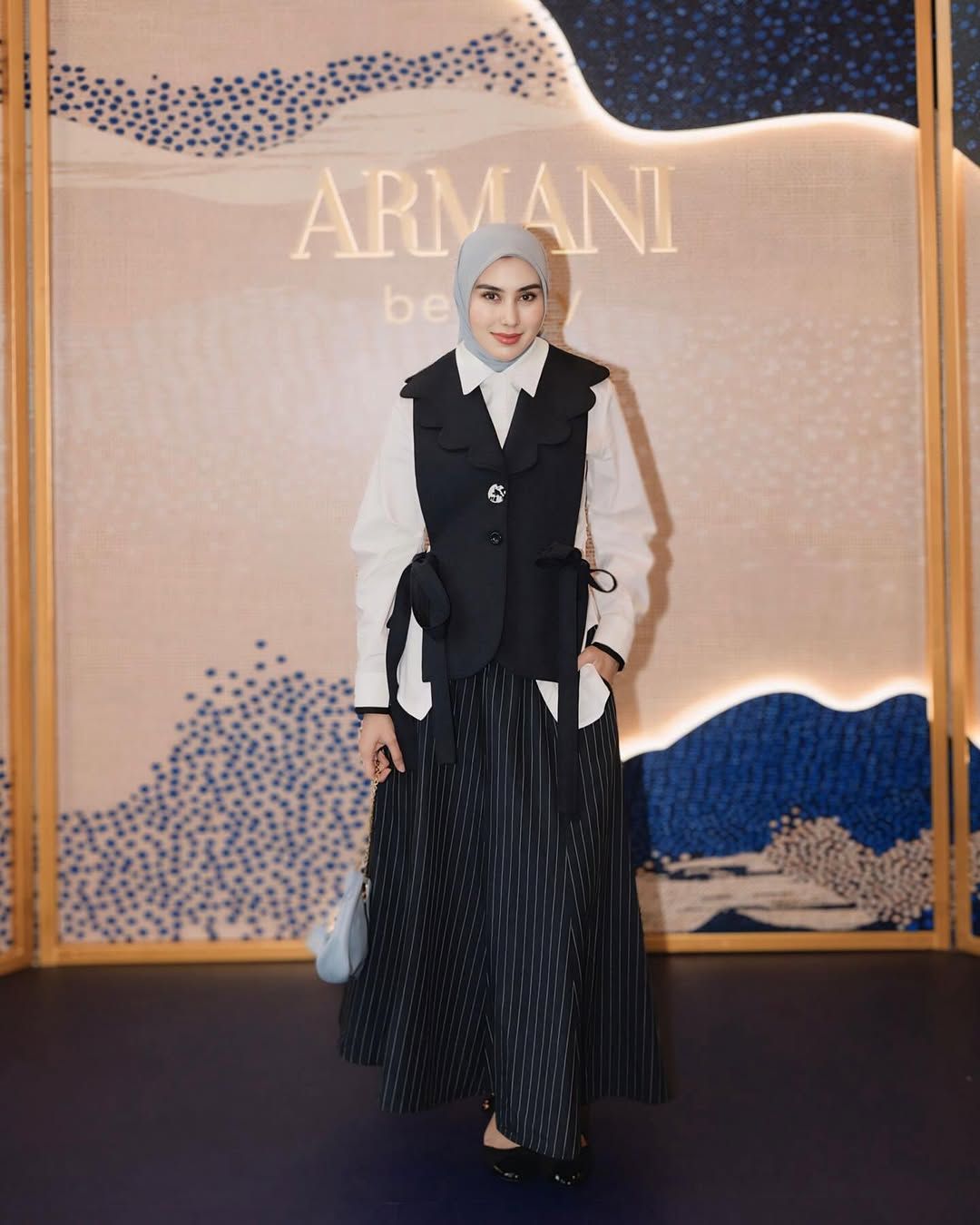 Cantik dengan Hijab, Adu Gaya Paula Verhoeven dan Syahnaz Saat Hadir di ...