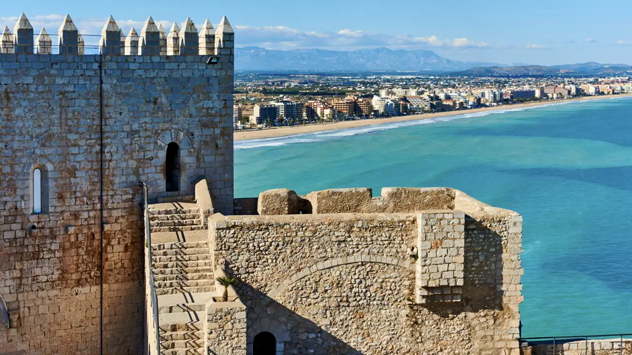 El castillo valenciano que conquistó a Charlton Heston y Sofía Loren ...