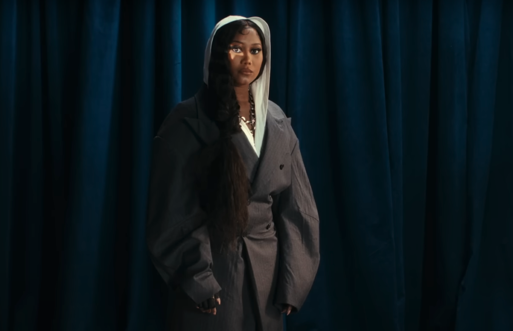 Muni Long's 'Superpowers' Enters Top 10 on Billboard's Adult R&B ...