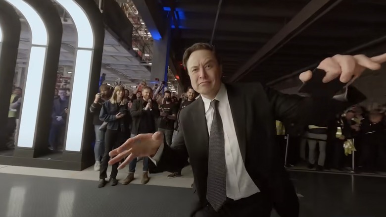 5 Of Elon Musk's Cringiest Dance Moves
