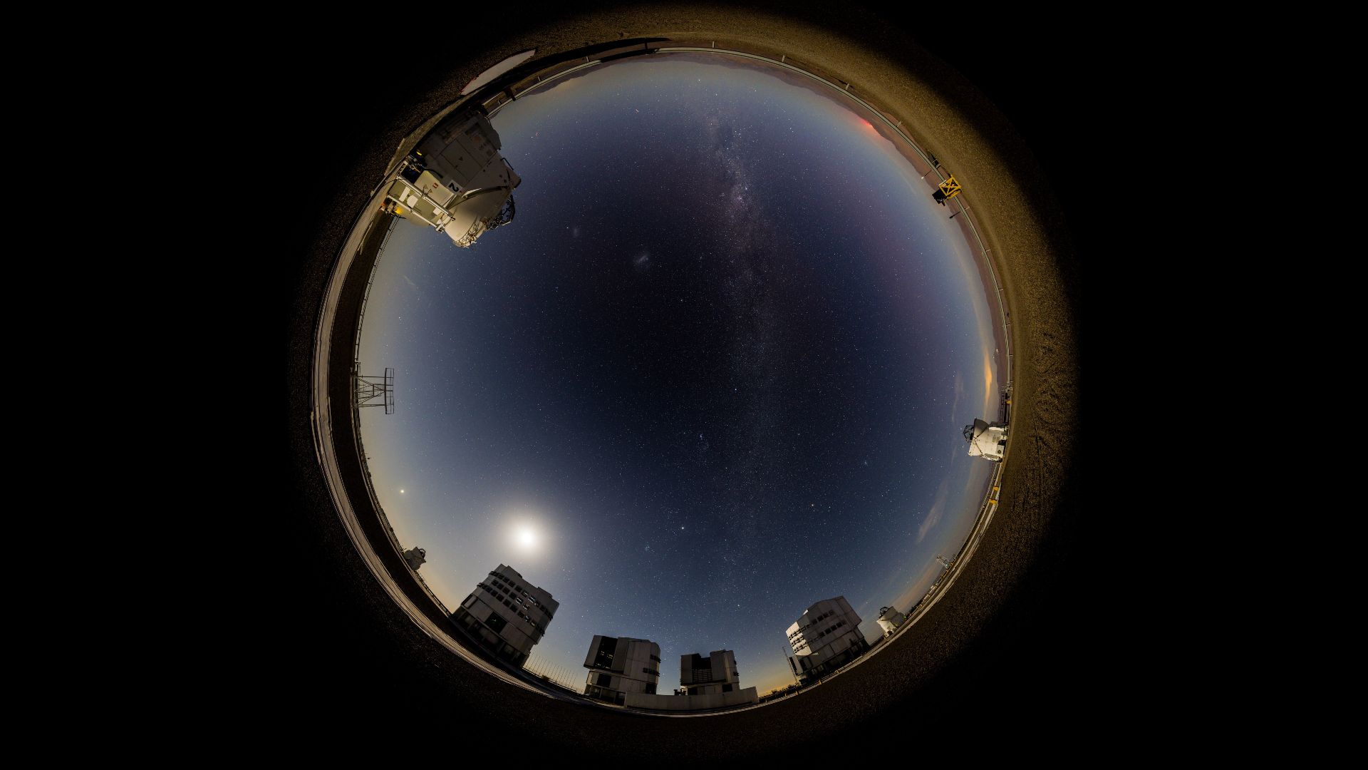 Wispy comet photobombs 'rare' planetary parade above Chile's Atacama ...