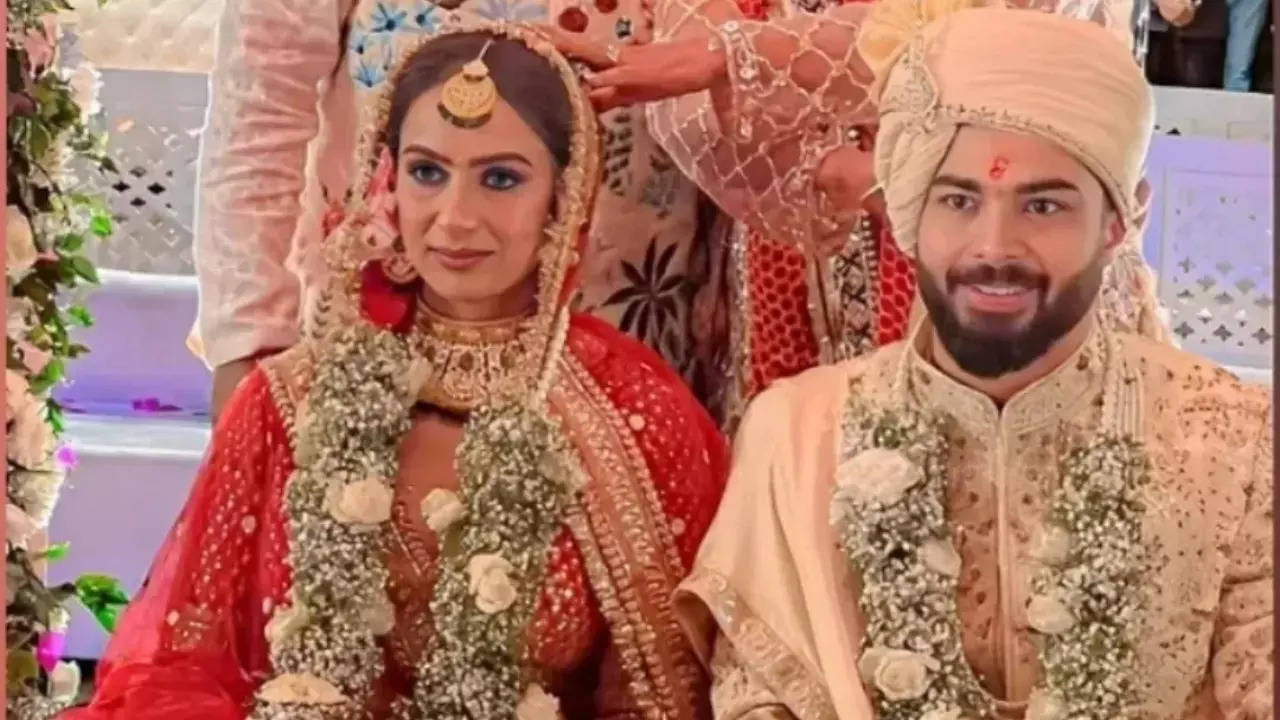 Sakshi weds Ankit: First picture of Rishabh Pant's sister's wedding ...