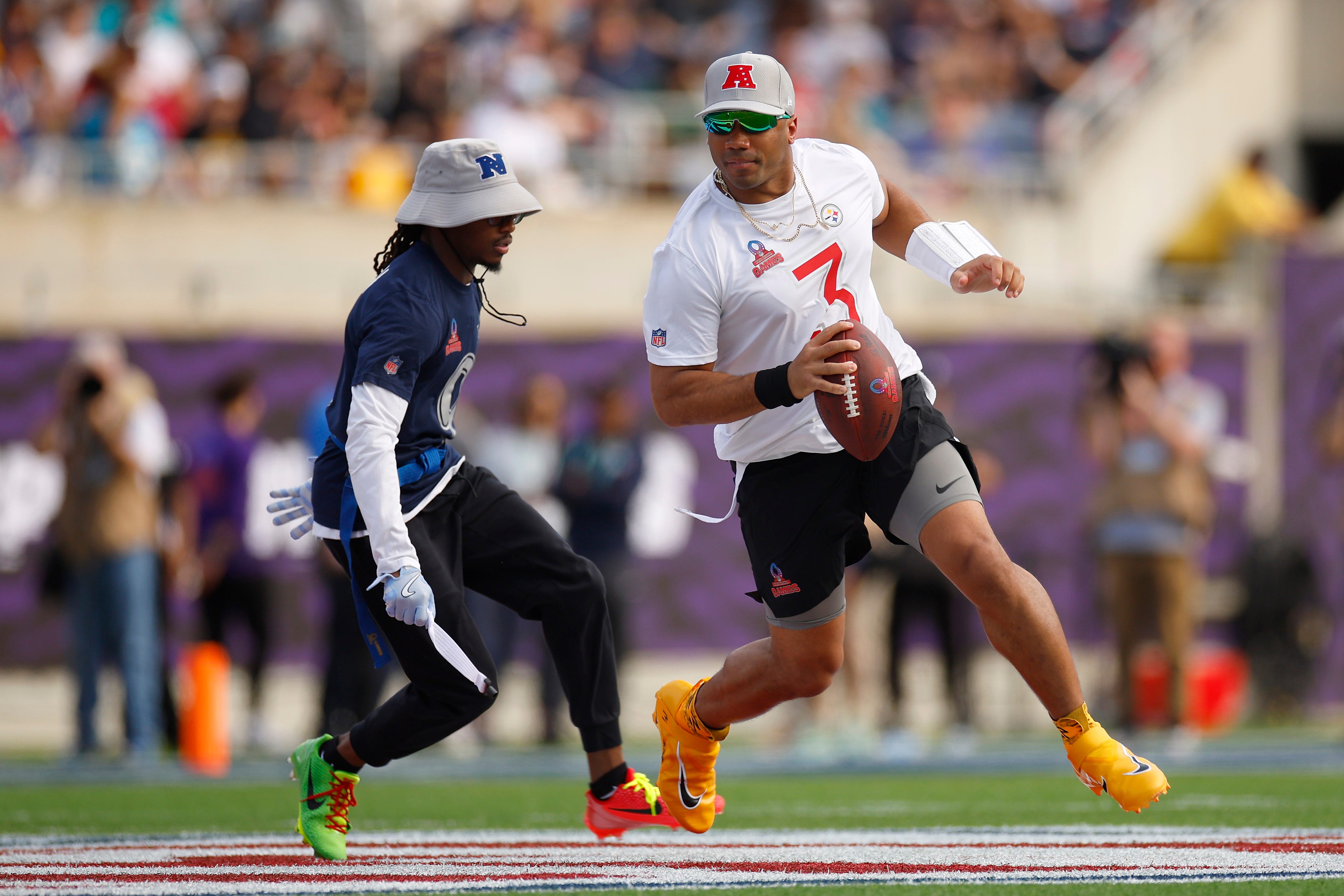 There is only 1 quarterback who makes sense for the Steelers