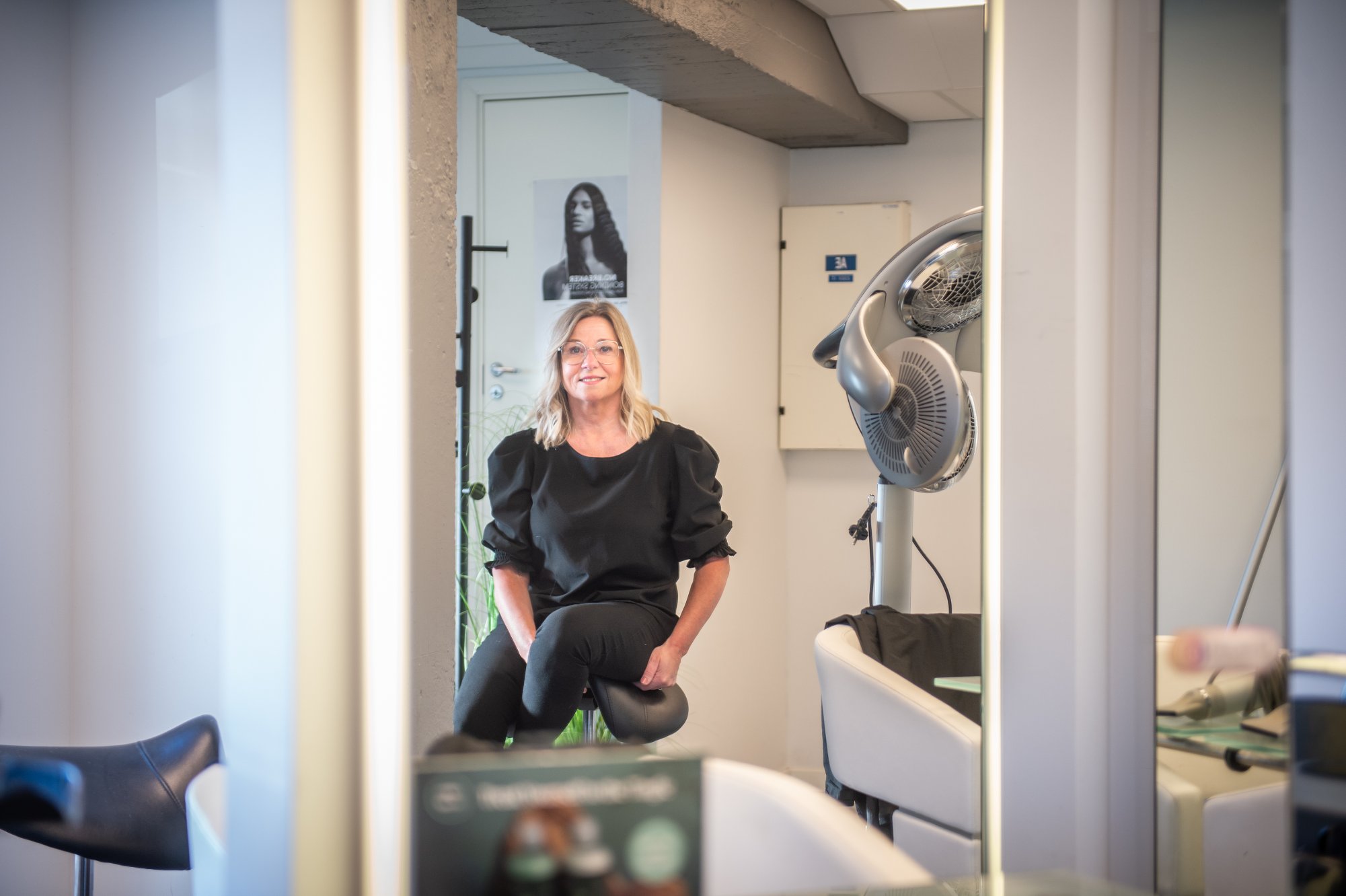 Frisørnestor Kristin merker fortsatt ettervirkningene av pandemien ...