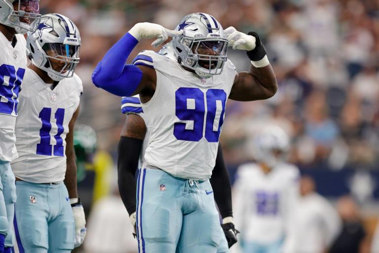 Seahawks signing DeMarcus Lawrence to $42 million deal in NFL free ...