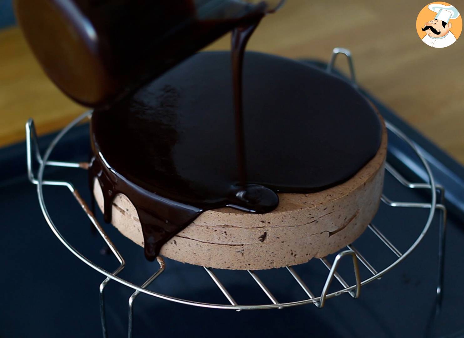 Glaçage miroir au chocolat expliqué pas à pas et en vidéo