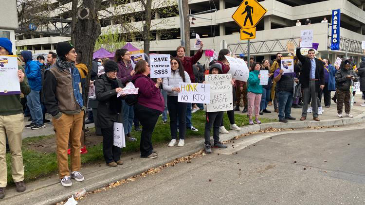 Hundreds of state workers with SEIU Local 1000 protest Newsom's return ...