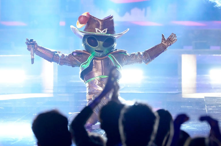 Space Ranger Brings First Taylor Swift Cover to ‘Masked Singer' Just ...