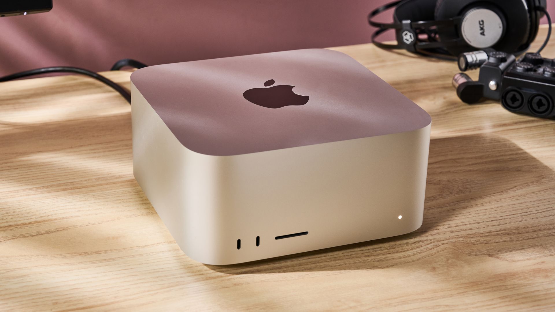 I compared Apple's Mac Studio M3 Ultra with 10 Windows workstations and ...