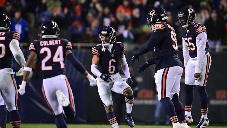 Bears Stud Openly Campaigns for Extension Amid Chicago's Busy Free Agency