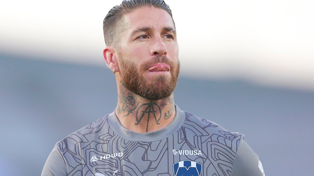 VIDEO: Rayados Fan Dodges Security and Fulfills Dream with Sergio Ramos