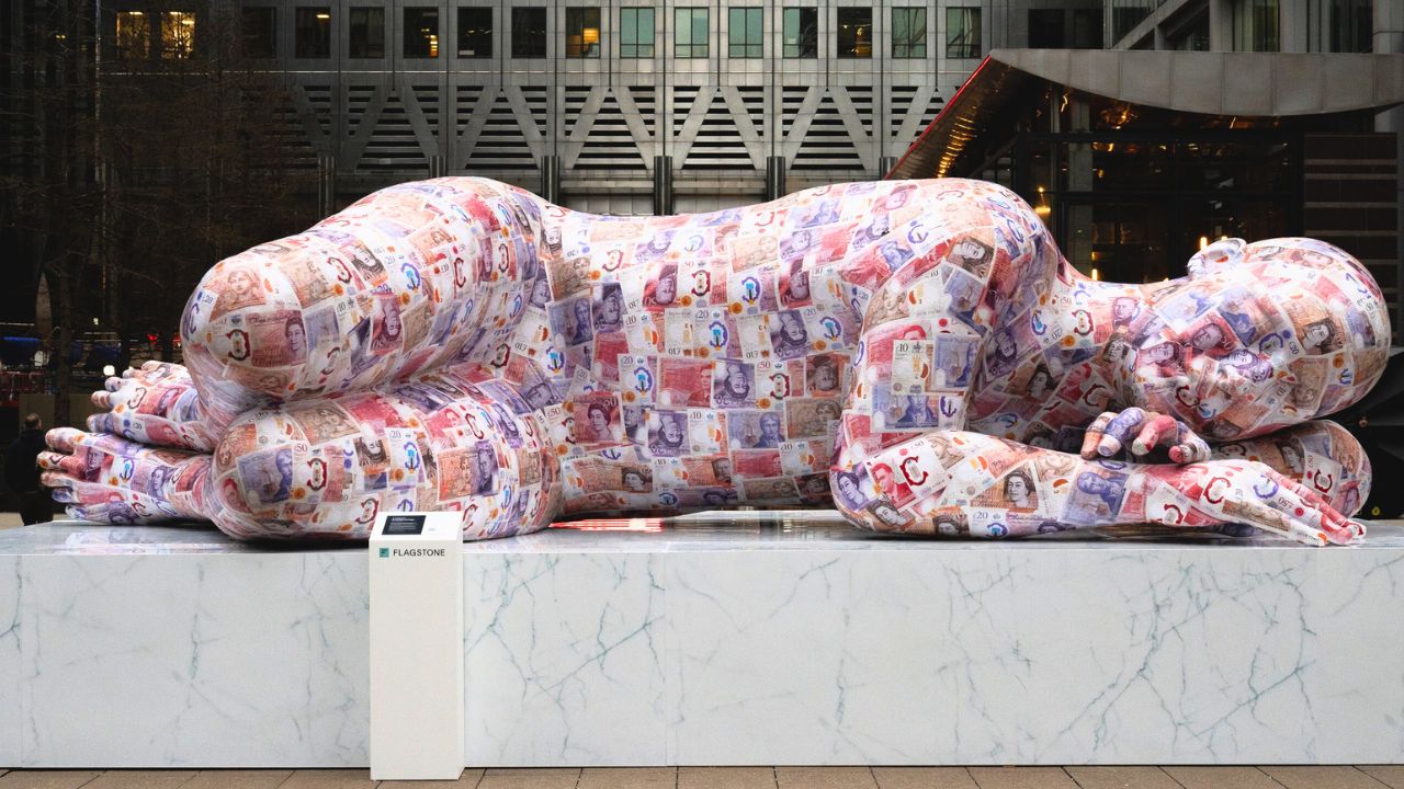 A ‘giant’ made up two thousand fake bank notes has appeared in Canary Wharf