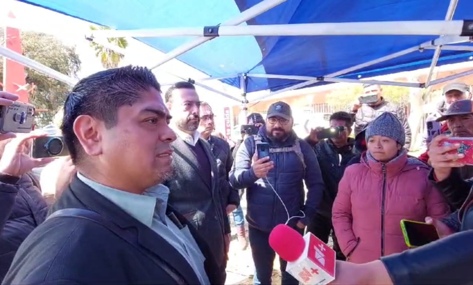 Bloqueo en carretera al Aeropuerto de Tijuana sigue; manifestantes y ...