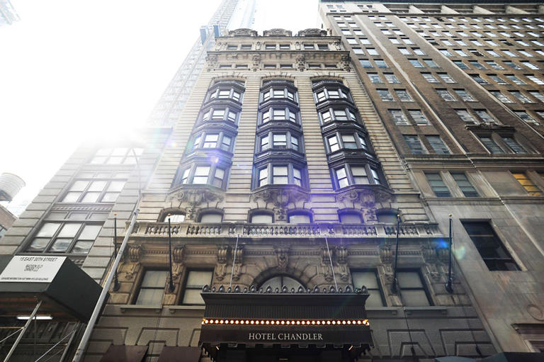 Feds open criminal probe into NYC migrant shelters — demanding staff ...