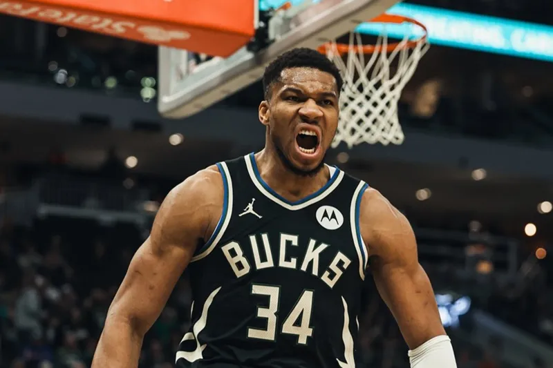 Giannis Antetokounmpo treina com promessa do Draft da NBA