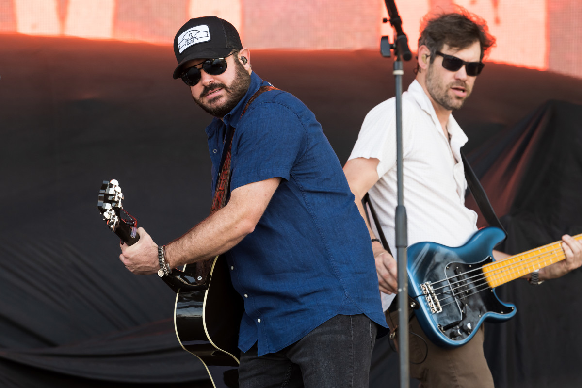 Country Music Star Involved in Tour Bus Crash