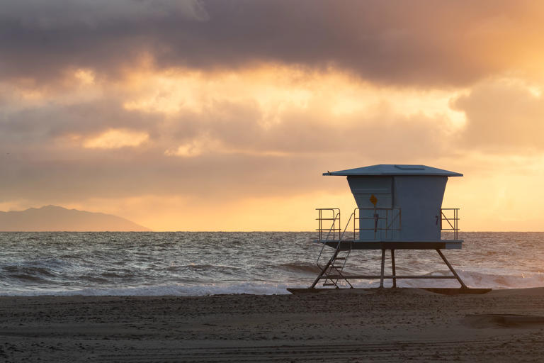 L.A. County beachgoers advised to stay out of water as storm hits