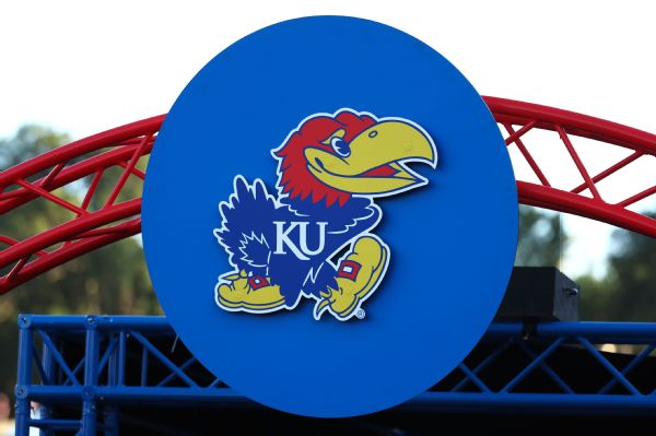 Kansas baseball ties NCAA record with 5 straight home runs