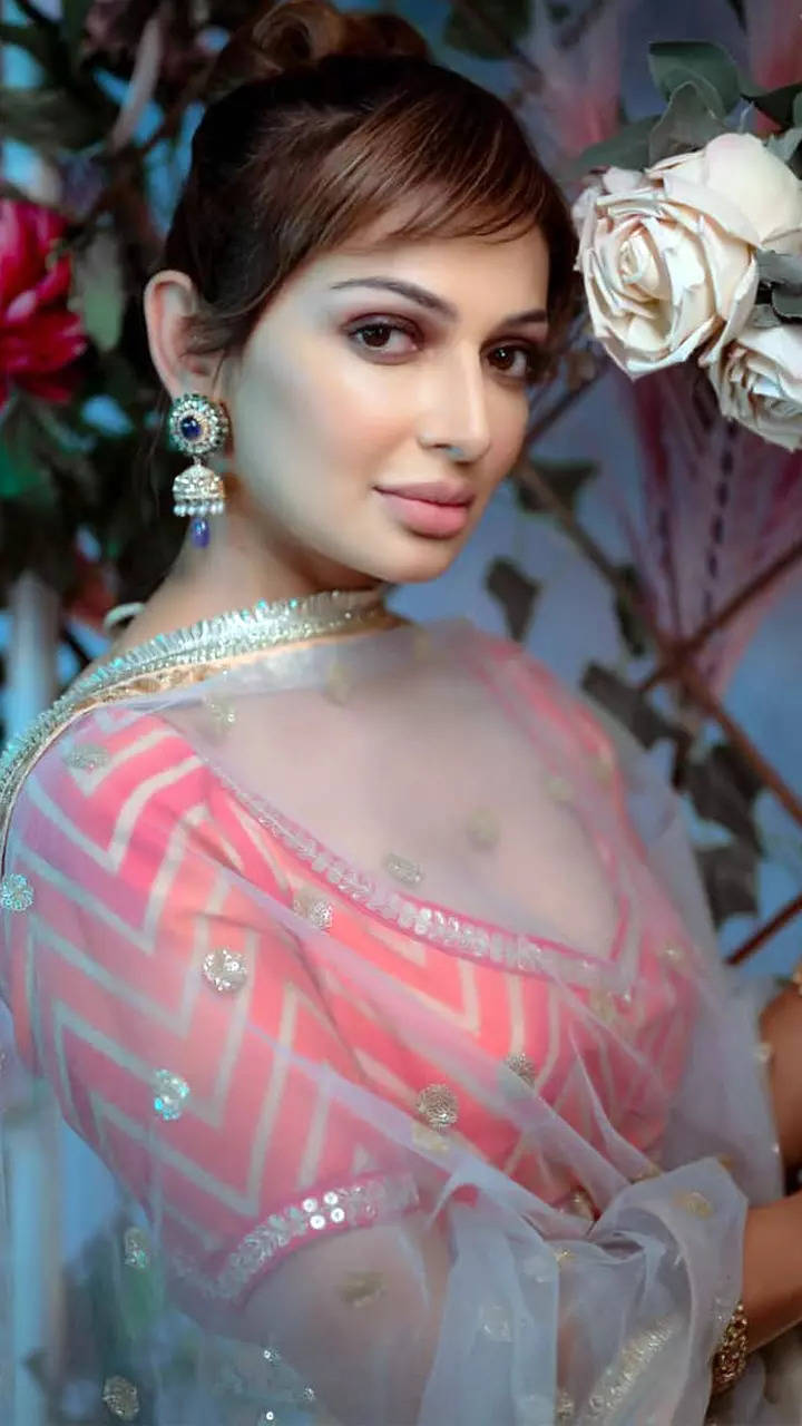 Rubina Bajwa steals the show in ethnic ensembles