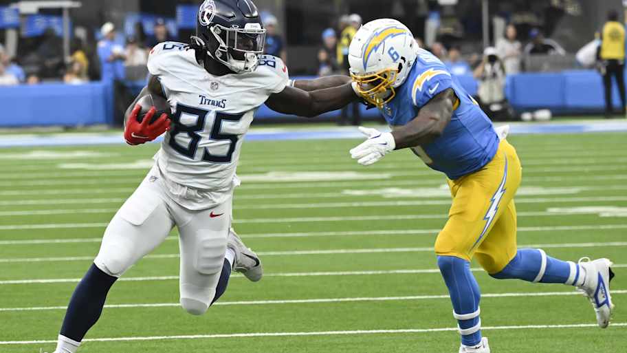 Hurricanes in the NFL: Linebacker Denzel Perryman Signs One-Year $3.65 ...