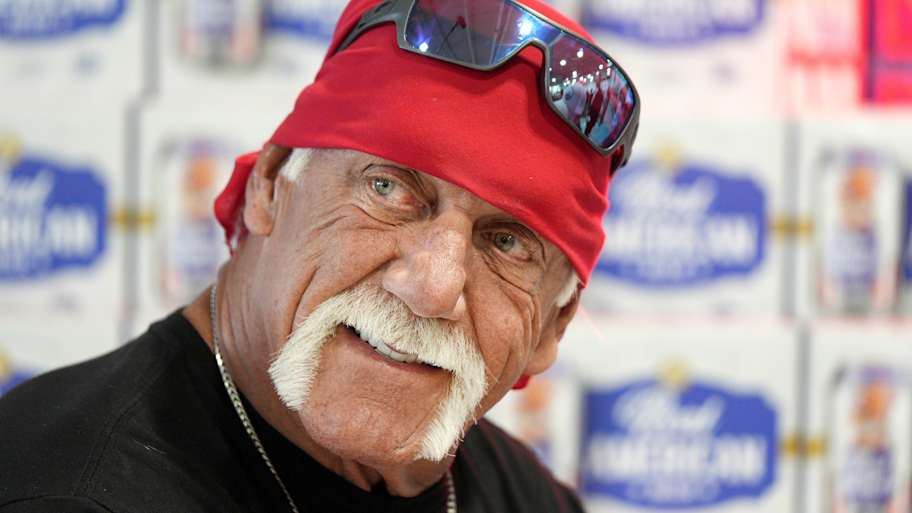 Hulk Hogan Left Kids Crying, Fans Stranded At Event According To Local ...