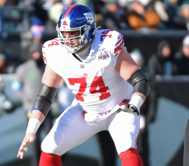 Giants re-sign offensive lineman Greg Van Roten in eyebrow-raising move