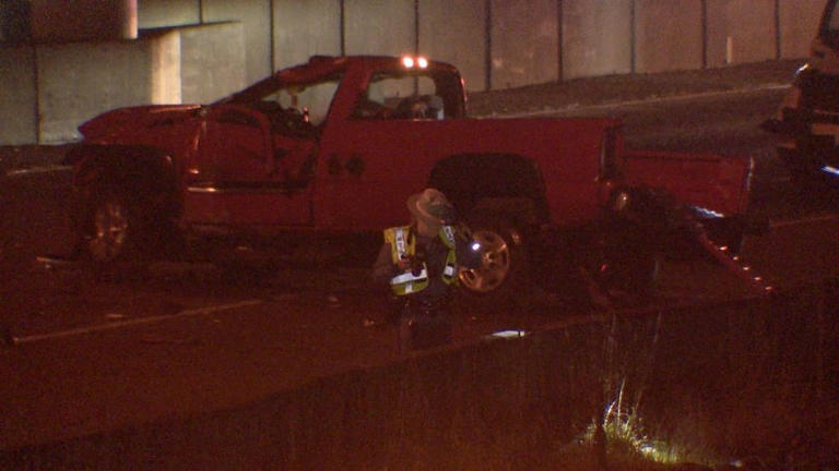 2 injured after truck crashes, blocks I-5 express lanes in Seattle