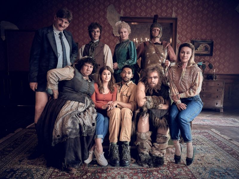 "Ghosts" im TV und Stream: Grusel-Serie spukt nun auch in Deutschland ...