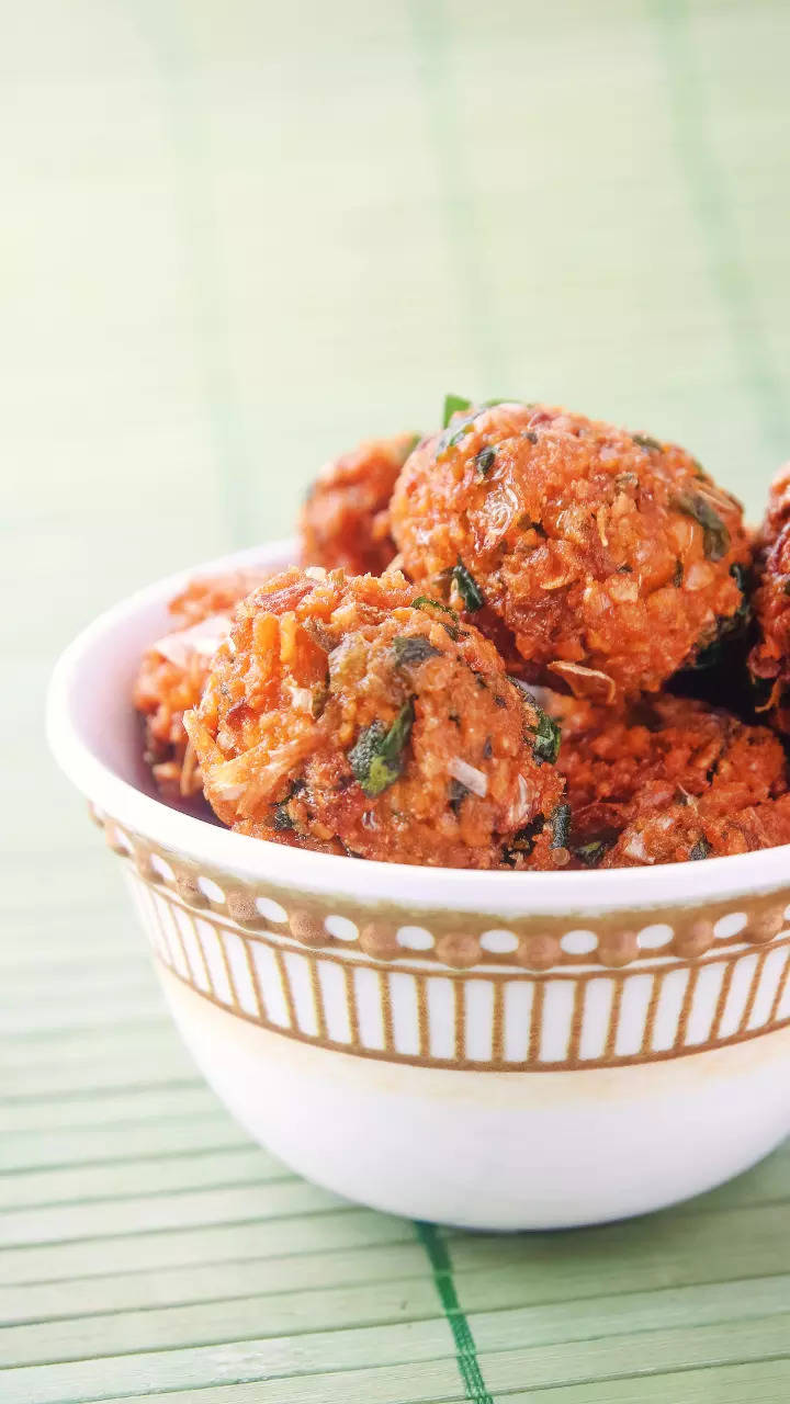 8 South Indian Vadas that are perfect for Holi party