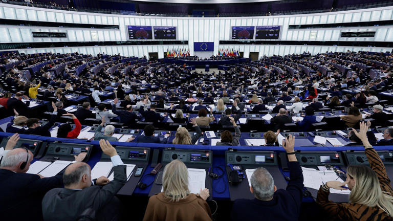 Groźna decyzja Parlamentu Europejskiego. Mocne słowa biskupa
