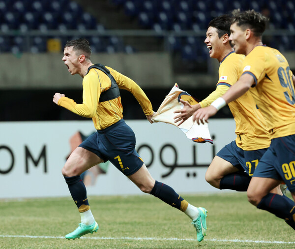 "미쳐야 한다고" 절규하던 이정효, 광주FC와 미친 ACLE 8강 티켓 얻었다 '29억 확보'