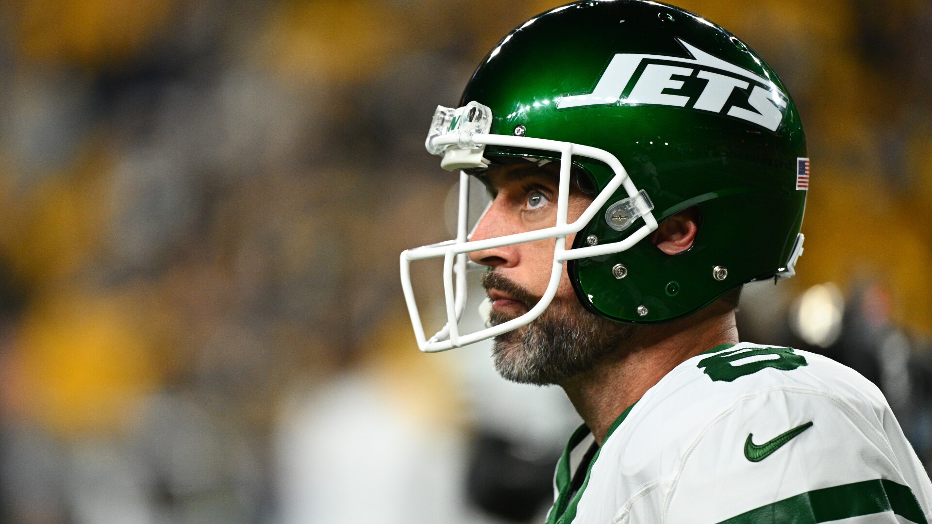 Report: Steelers have made offer to Aaron Rodgers, who is mulling it