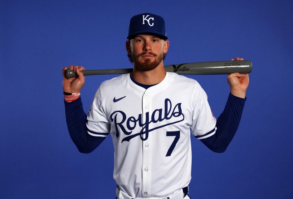 '154km 강속구'에 강타! 모두가 깜짝 놀랐다...큰 부상 당할 뻔한 GG 내야수 "최악 피했다"