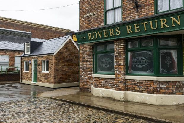 Coronation Street star signs new ITV contract ahead of Emmerdale crossover