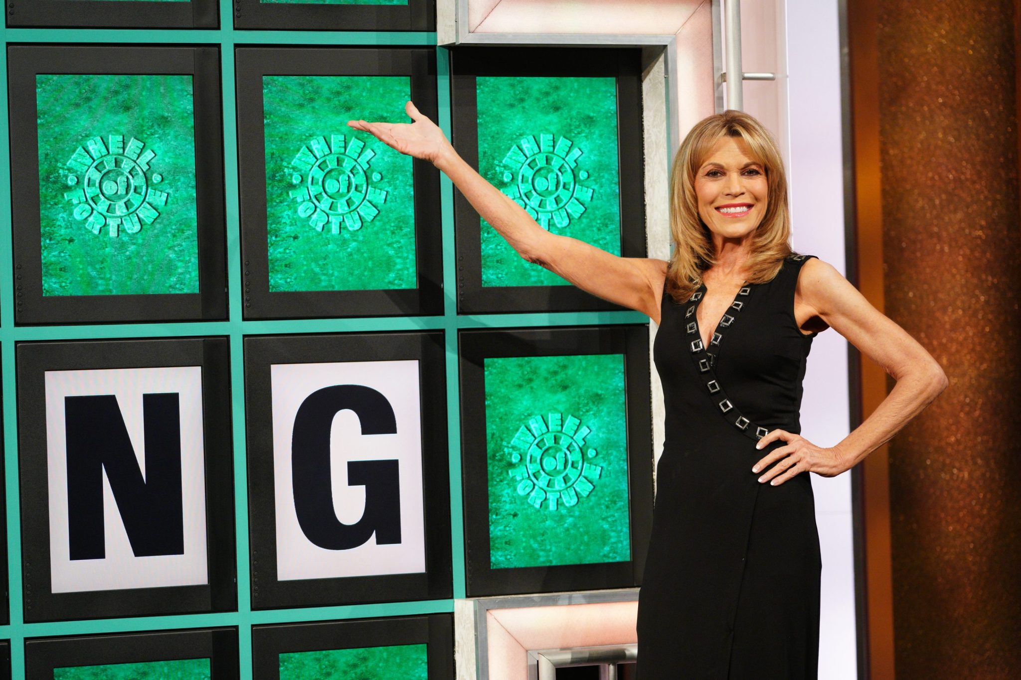 Vanna White only works 34 days a year filming ‘Wheel of Fortune’—and ...